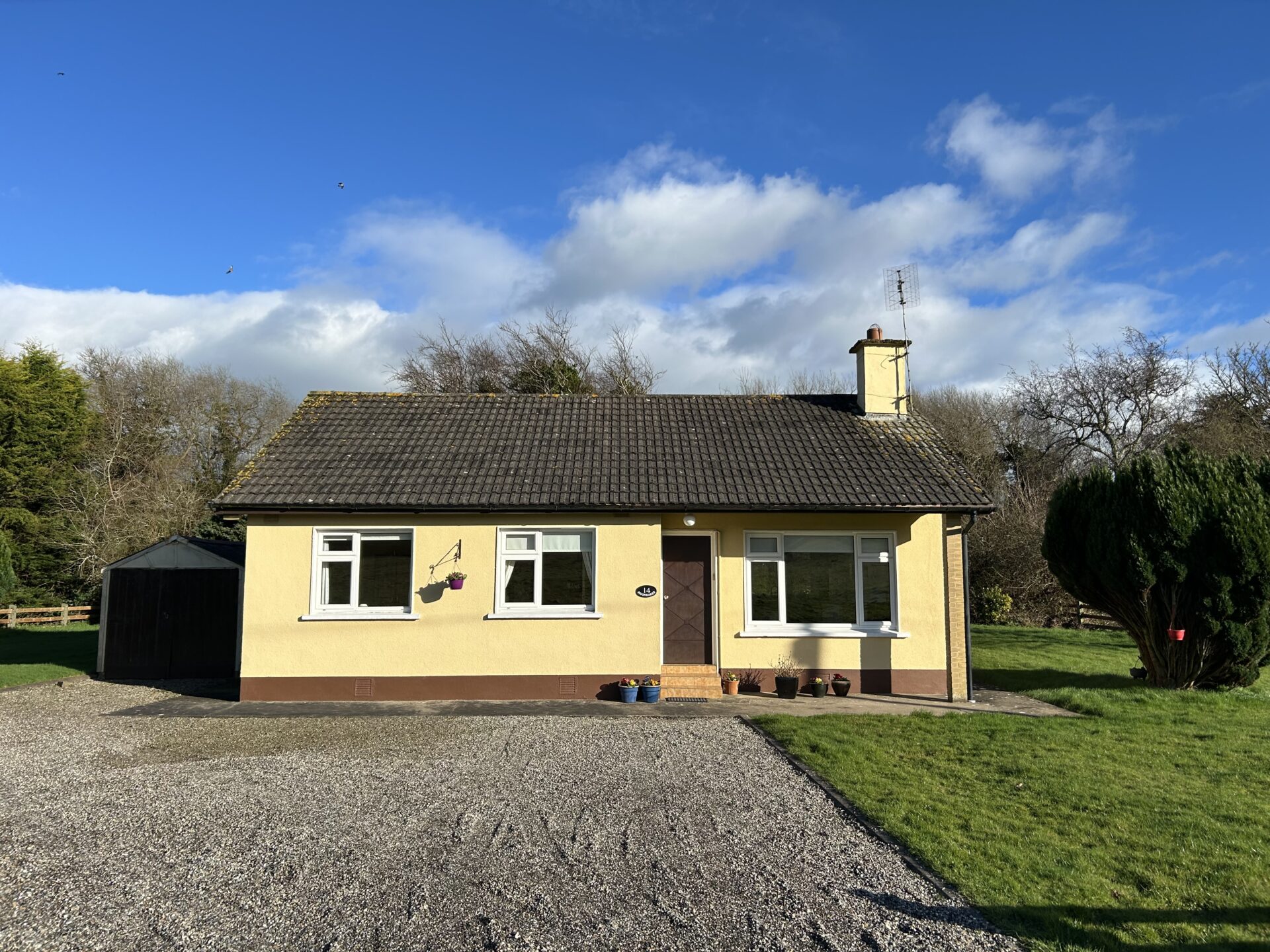 'See inside Co Wexford coastal bungalow which is on the market for € ...
